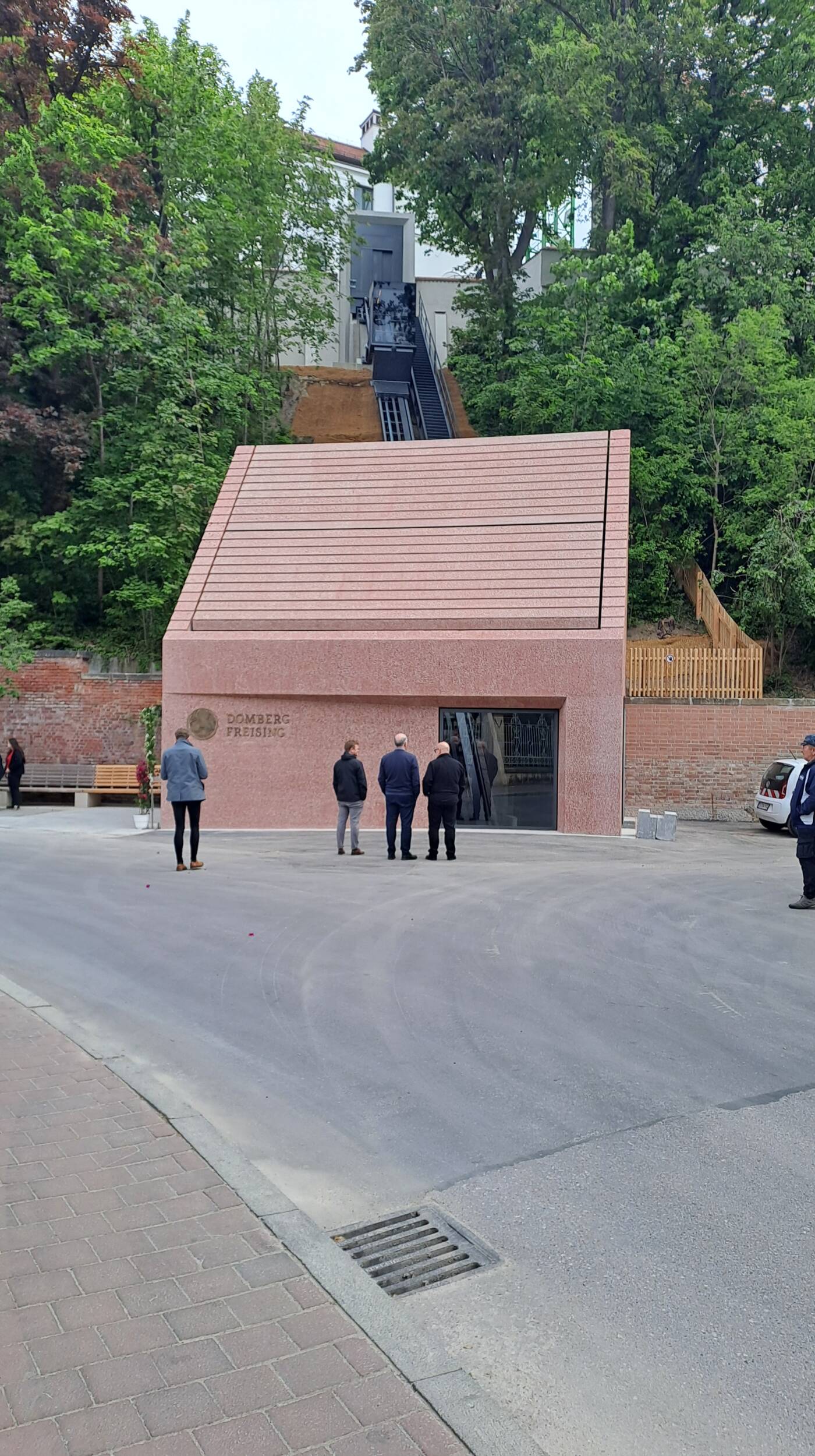 Inclined Elevator Dombergbahn Freising, DE - ABS Transportbahnen ...